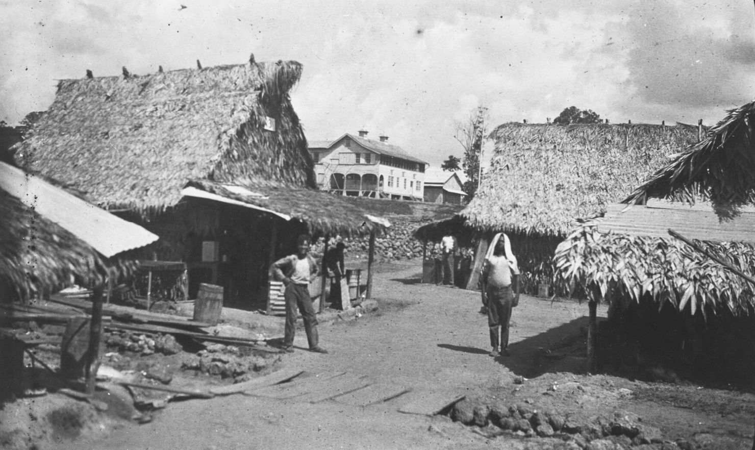 Roosje Verschoor: Historical images Moengo